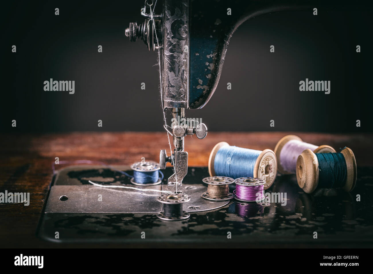 Old spools of thread hi-res stock photography and images - Alamy