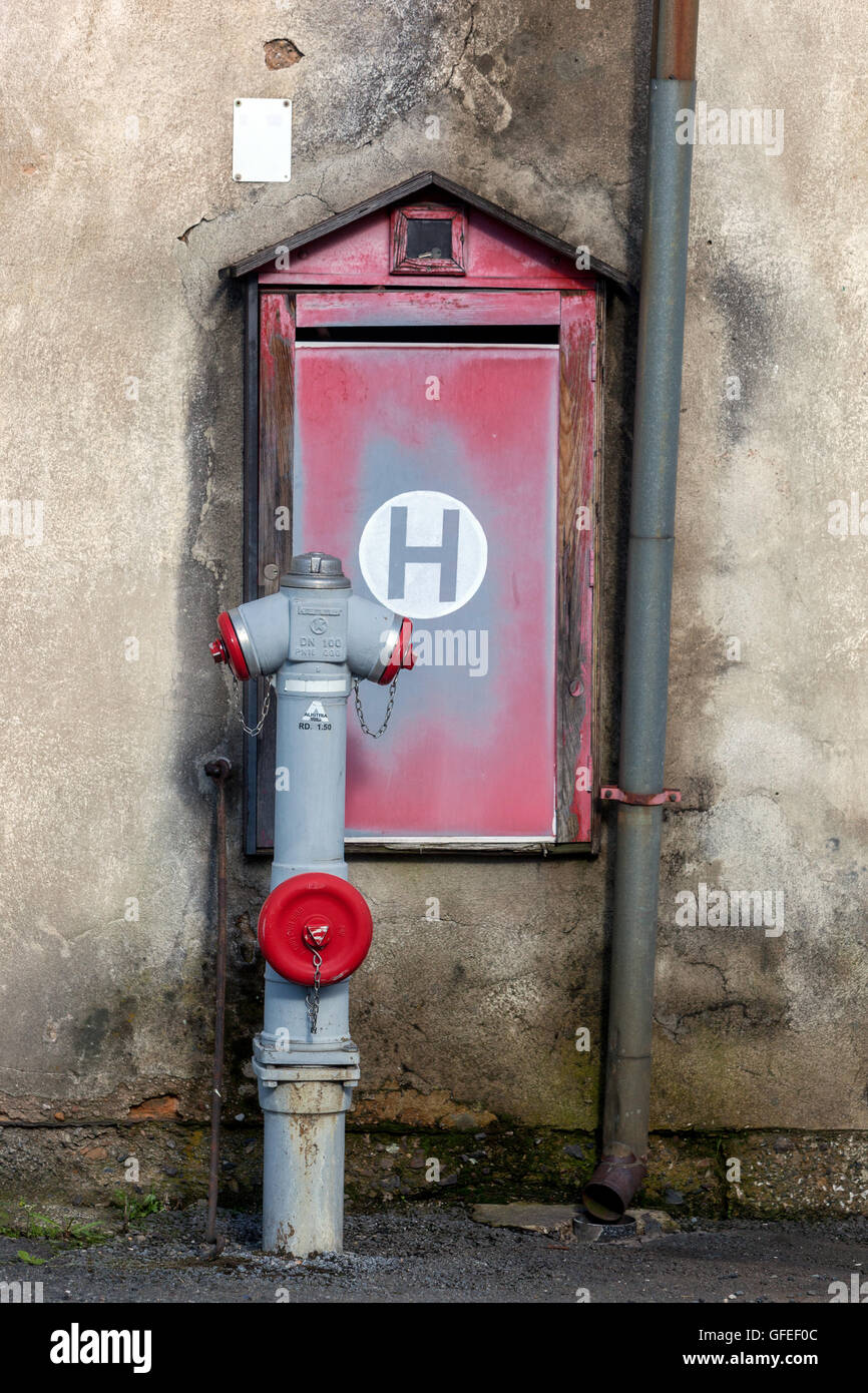 Old fire hydrant hi-res stock photography and images - Alamy