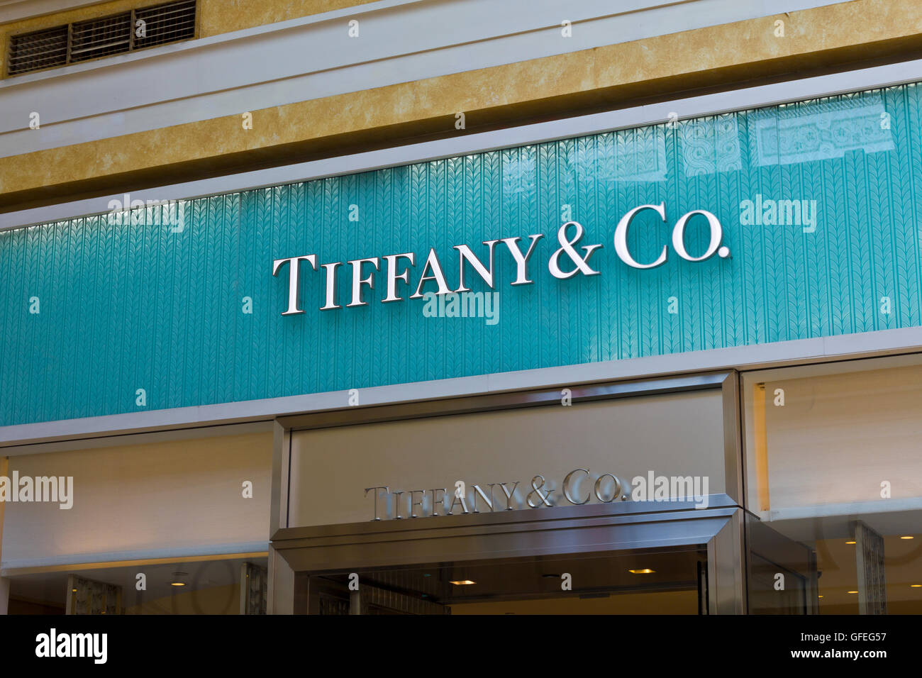 Las Vegas - Circa July 2016: Tiffany & Co. Retail Mall Location ...
