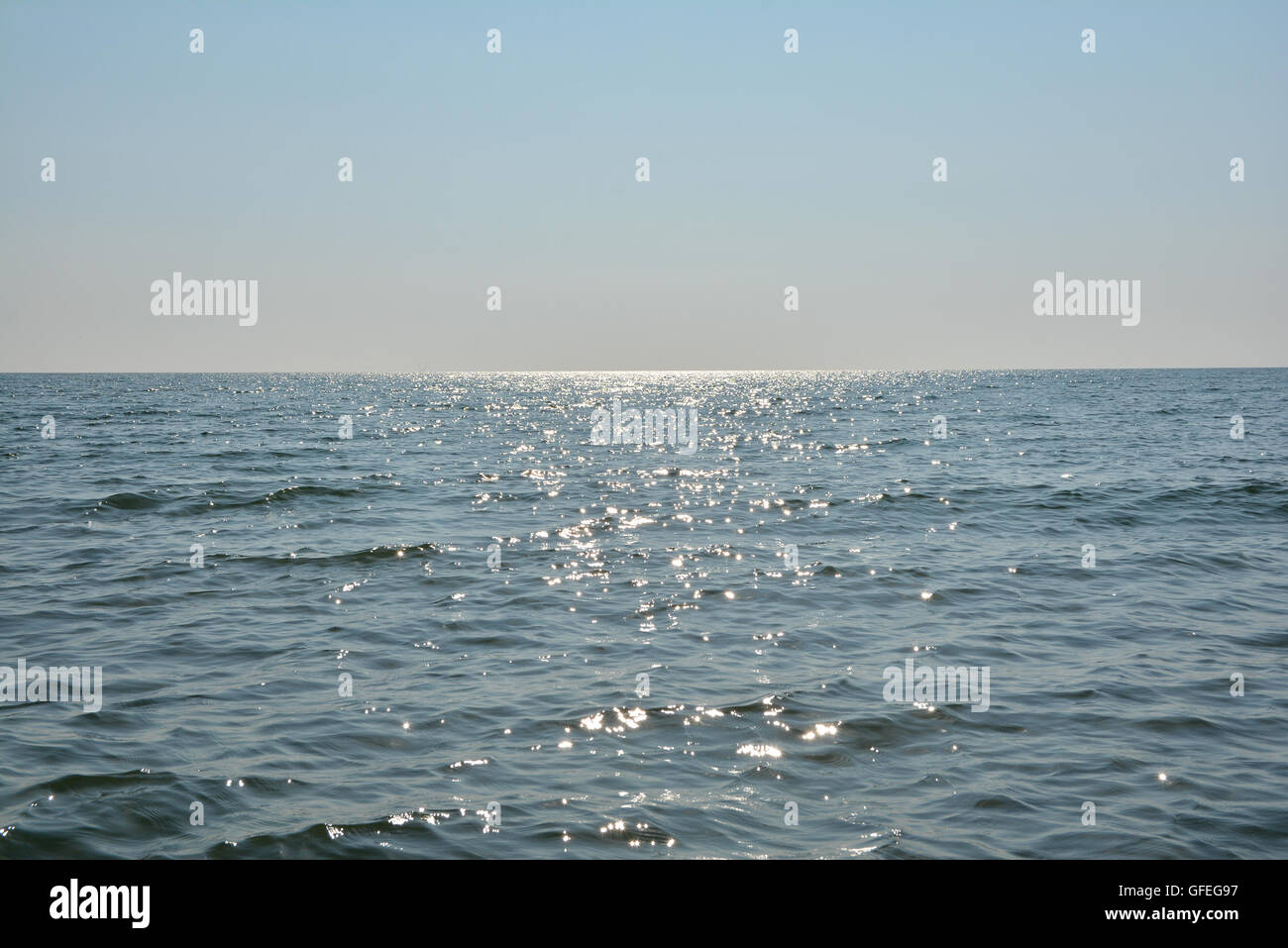 Simple ocean background hi-res stock photography and images - Alamy