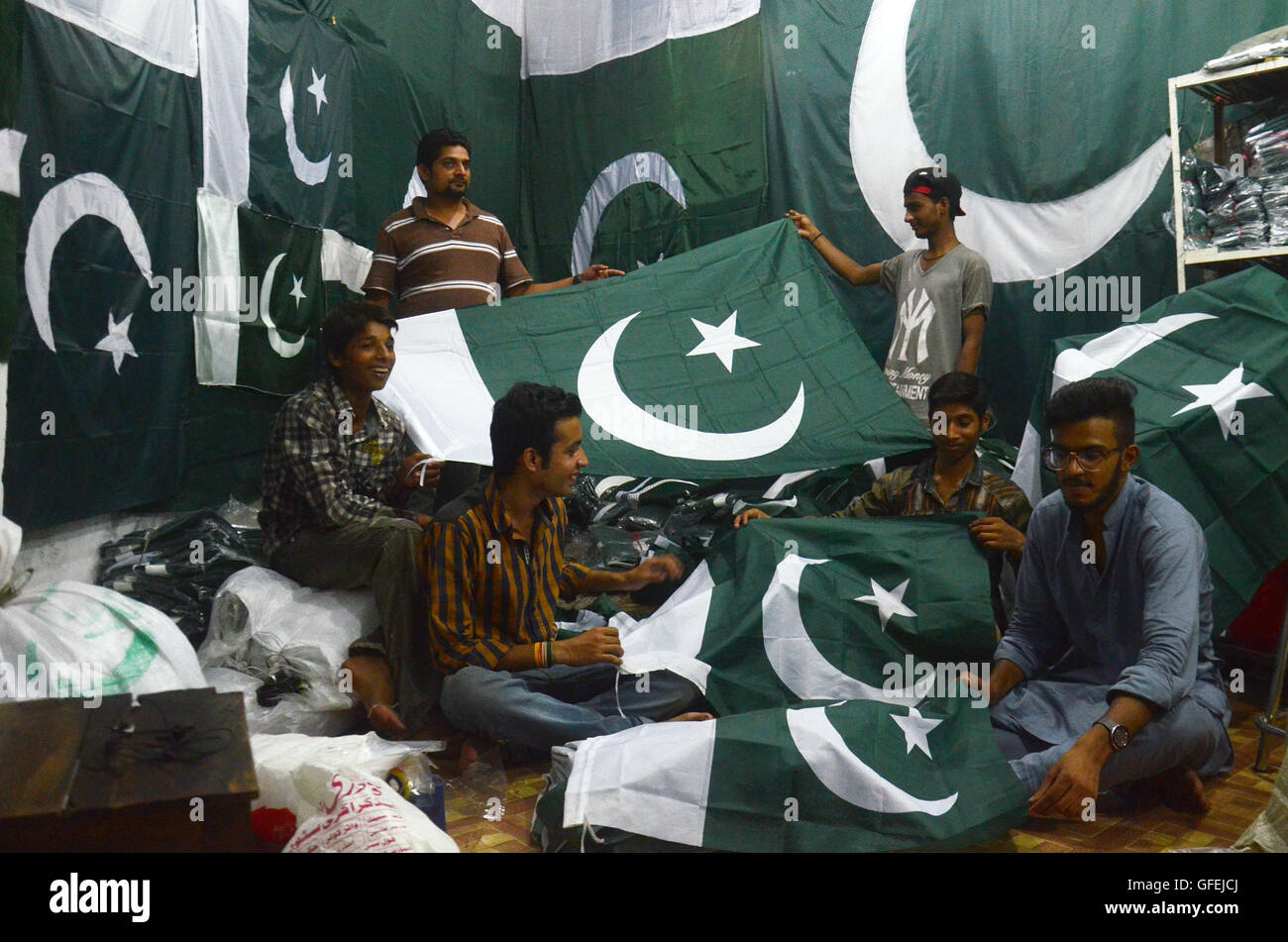 Pakistani official flag hi-res stock photography and images - Alamy