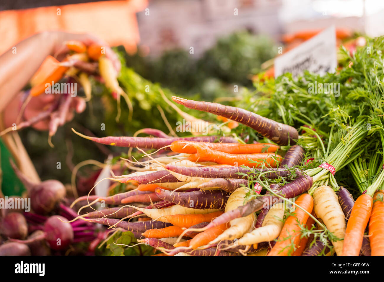 Fresh organic produce at the local farmers market Stock Photo - Alamy