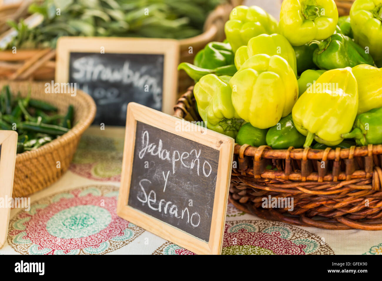 Fresh organic produce at the local farmers market Stock Photo - Alamy
