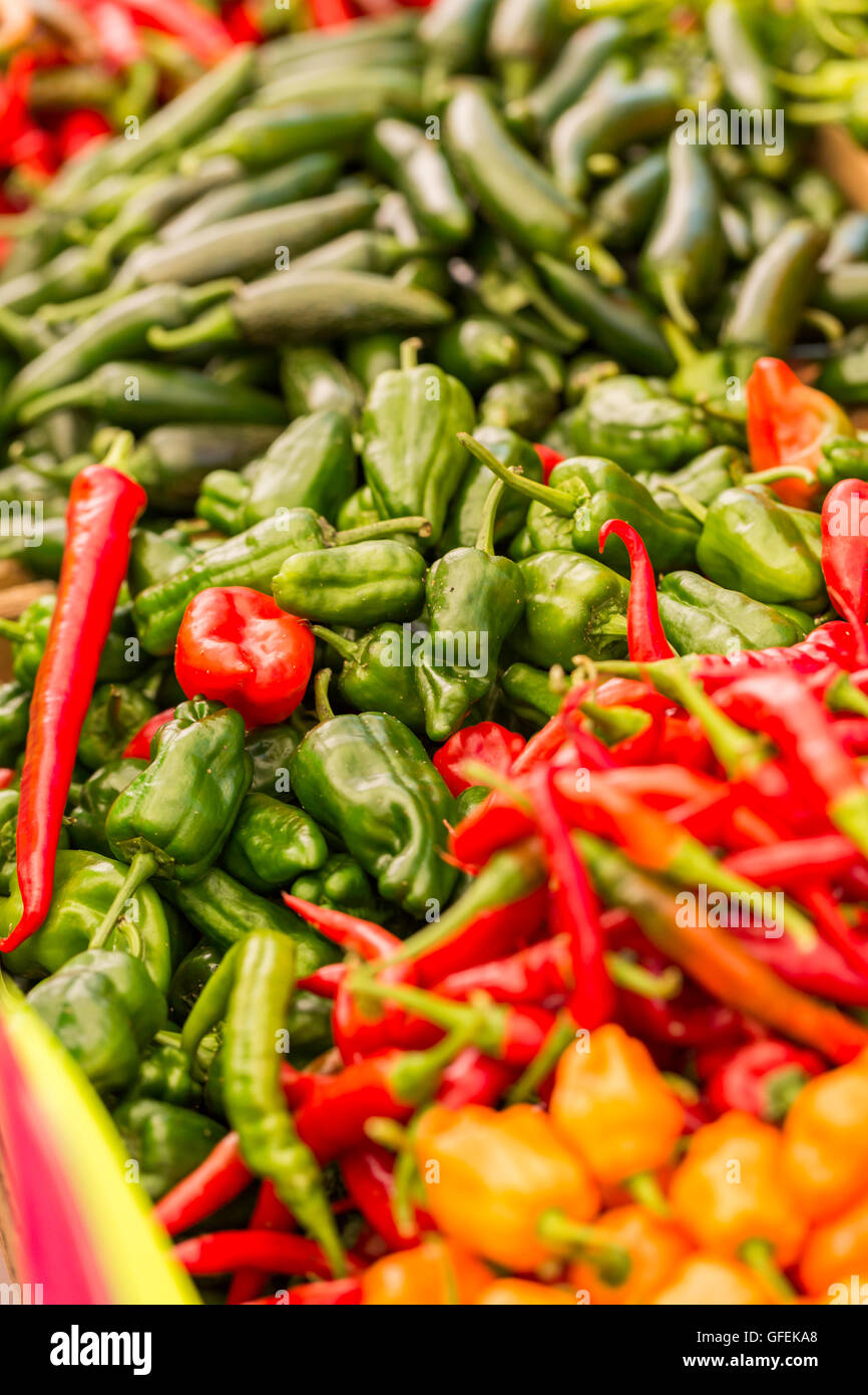 Fresh organic produce at the local farmers market Stock Photo - Alamy