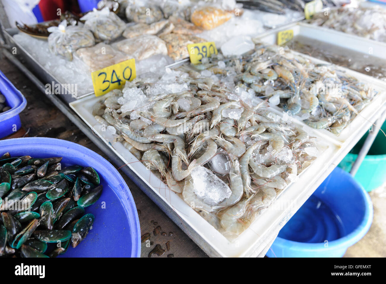 closeup prawns at fresh market Stock Photo - Alamy