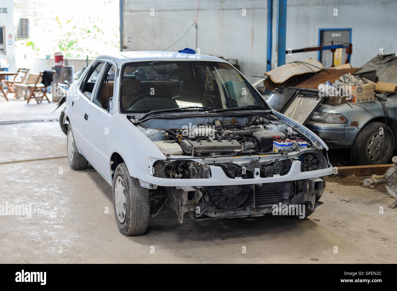 Old car repair shop hi-res stock photography and images - Alamy