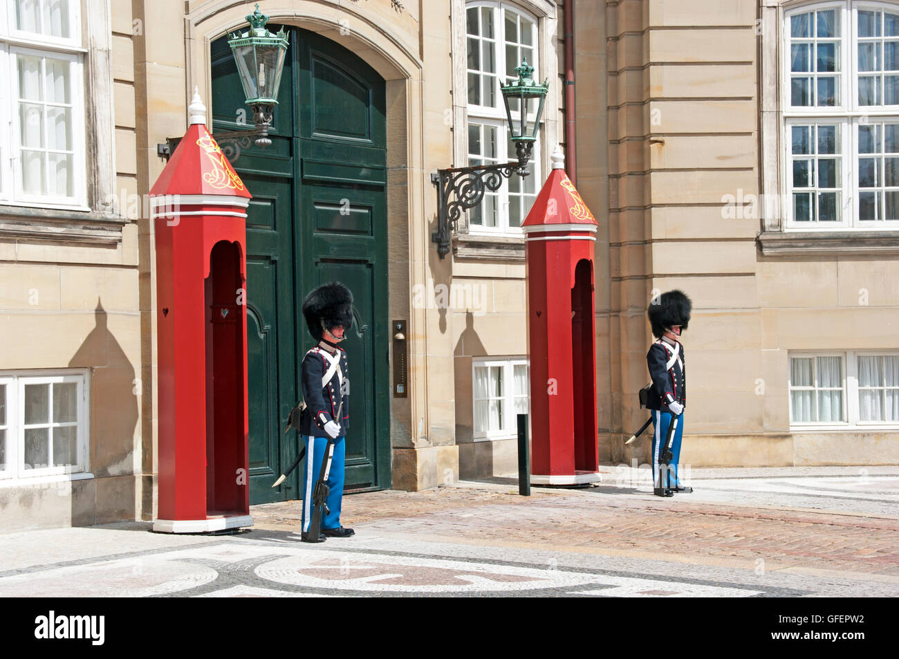 Guard sentry box hi-res stock photography and images - Alamy