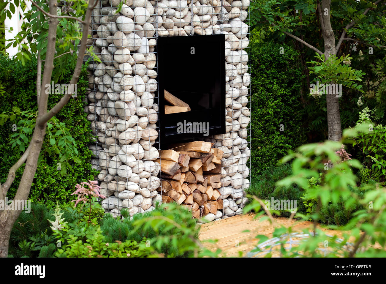 Modern fireplace in the garden Stock Photo - Alamy
