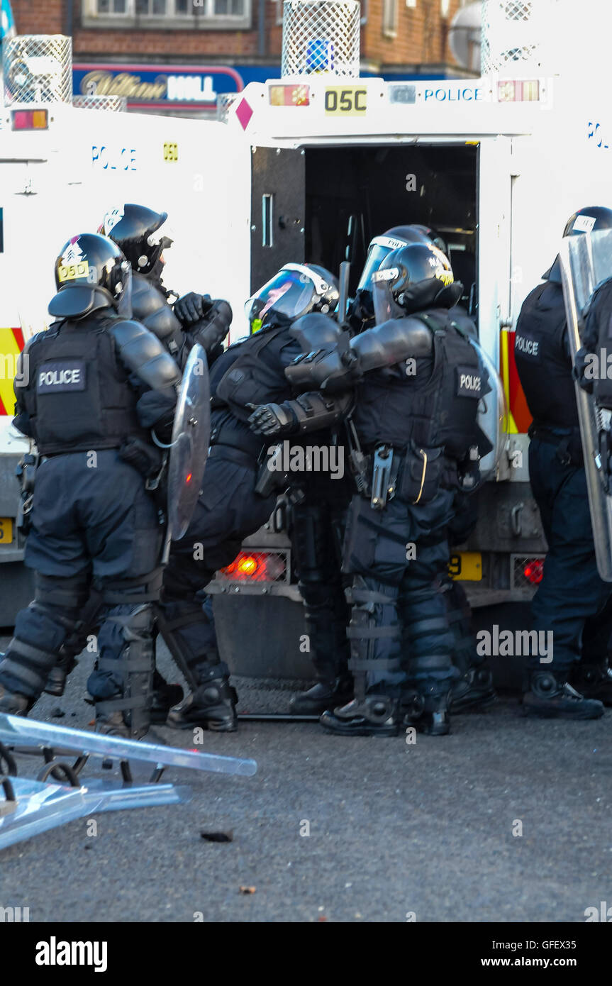 Psni uniforms hi-res stock photography and images - Alamy