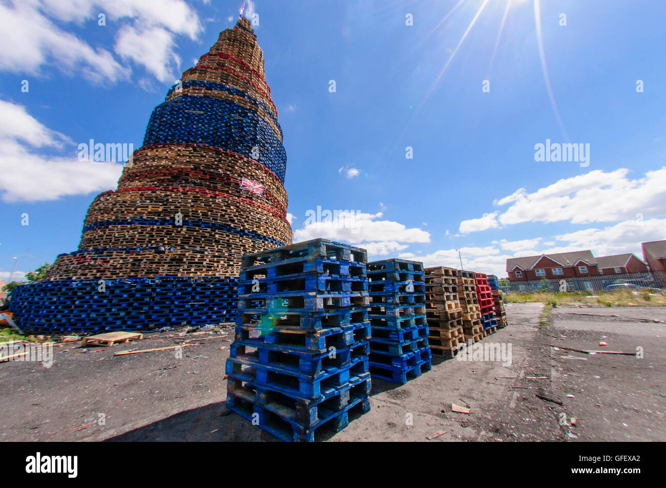 Belfast, Northern Ireland. 9 Jul 2014 - A giant bonfire on Lanark Way ...