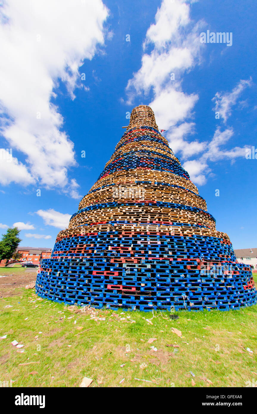 Large bonfire built from pallets hi-res stock photography and images ...