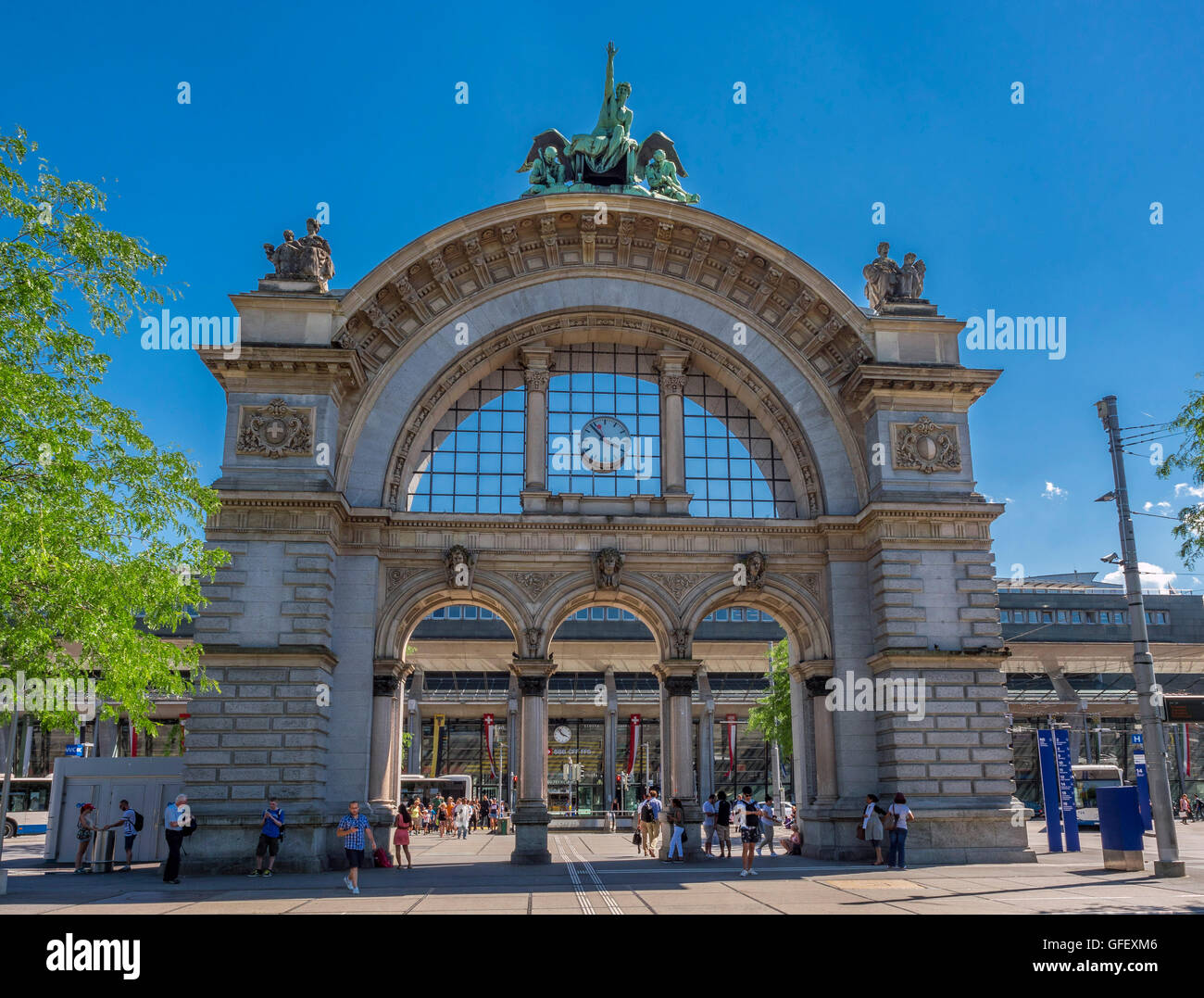 Entrance to the lucerne railway station hi-res stock photography and ...