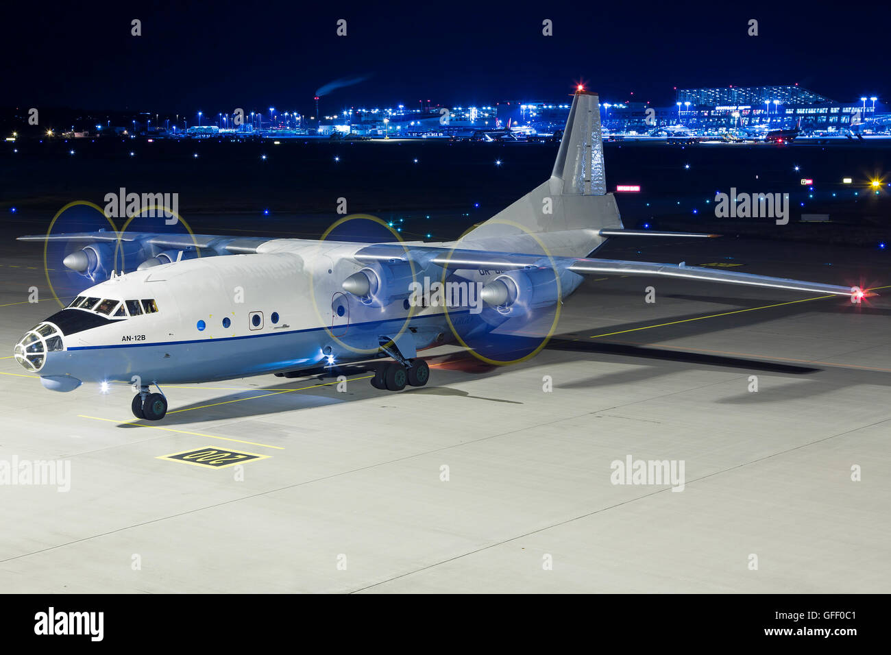 Antonov an 12 hi-res stock photography and images - Alamy