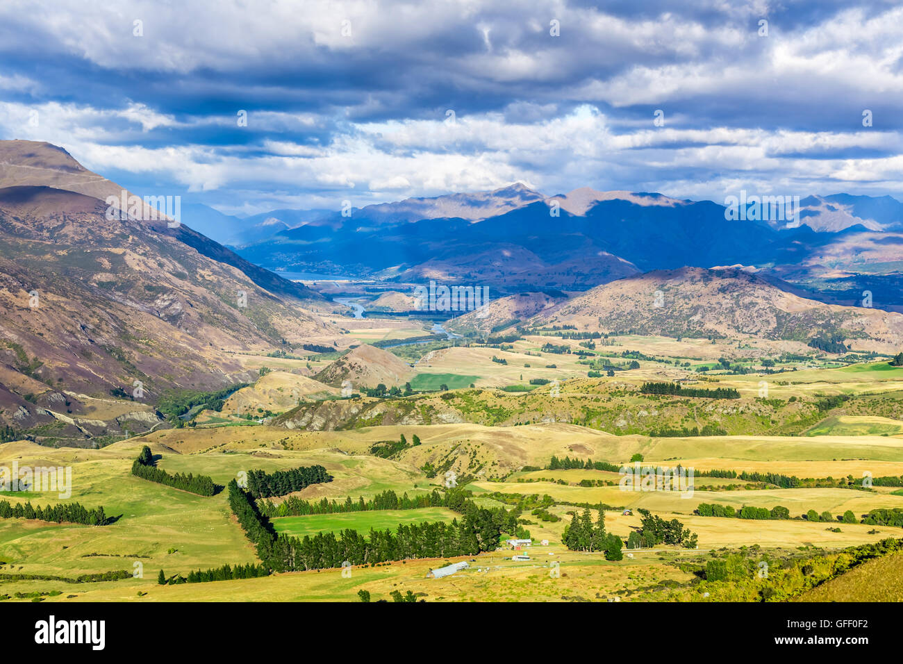 Crown range mountains new zealand hi-res stock photography and images ...