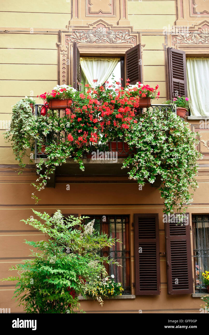 Italian balcony hi-res stock photography and images - Alamy