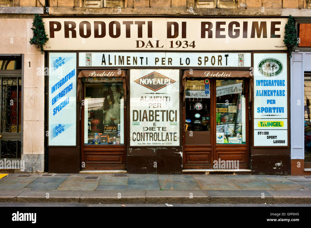 Vintage store front hi-res stock photography and images - Alamy