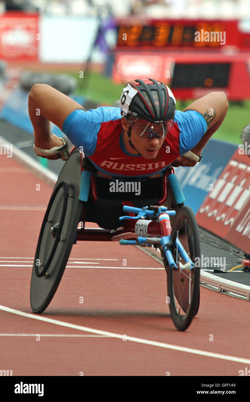 Mens 1500 meters hi-res stock photography and images - Alamy