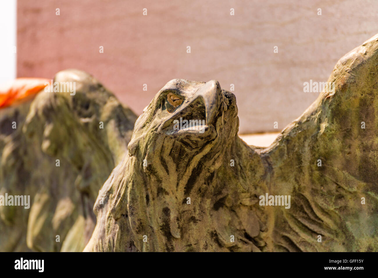 Memorial bronze eagle statue hi-res stock photography and images - Alamy