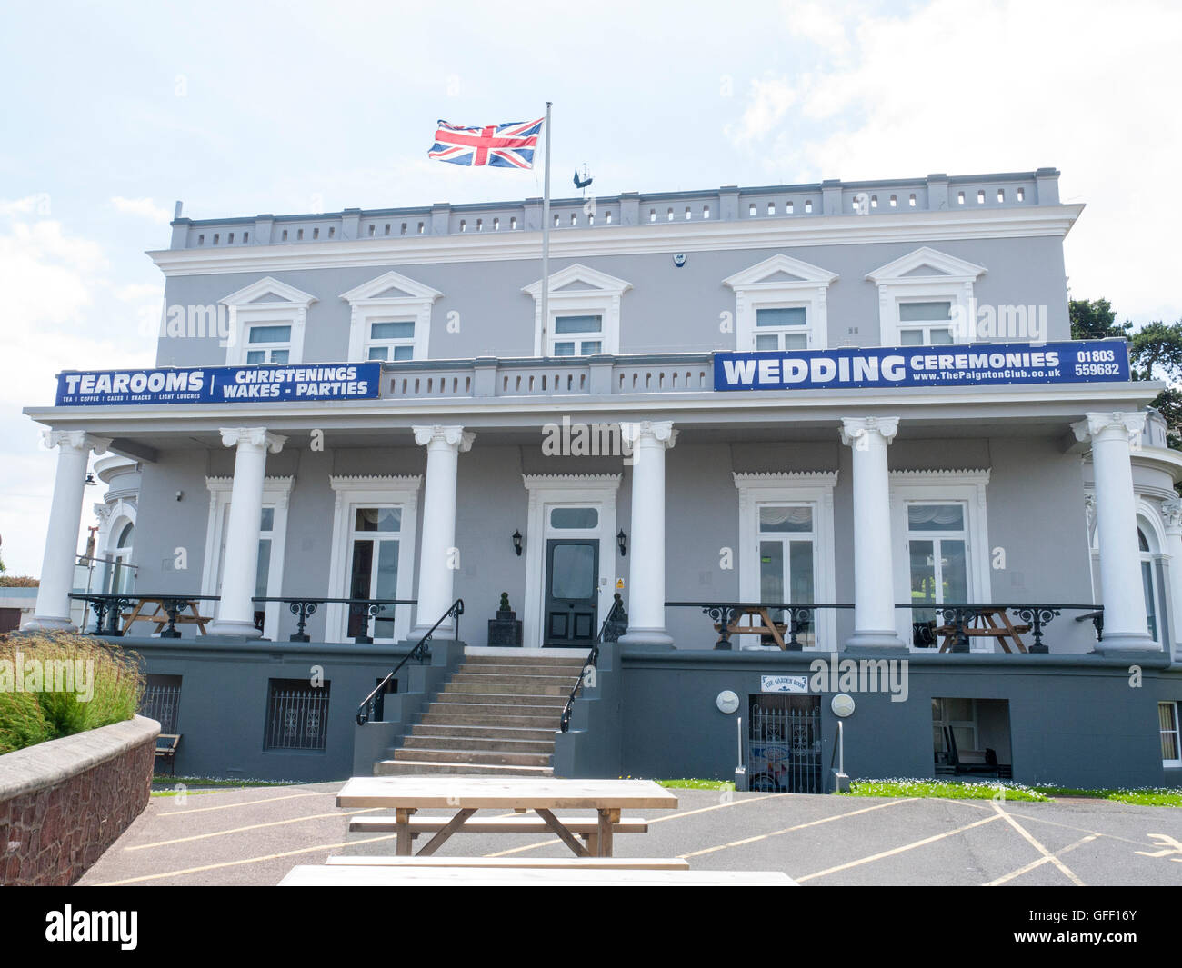 Club with restaurant hi-res stock photography and images - Alamy
