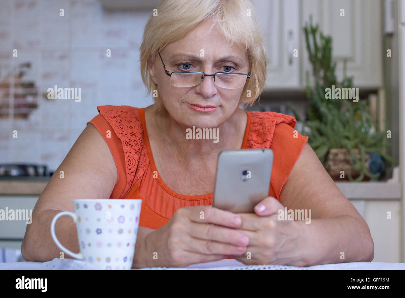 Elderly old lady texting message hi-res stock photography and images ...