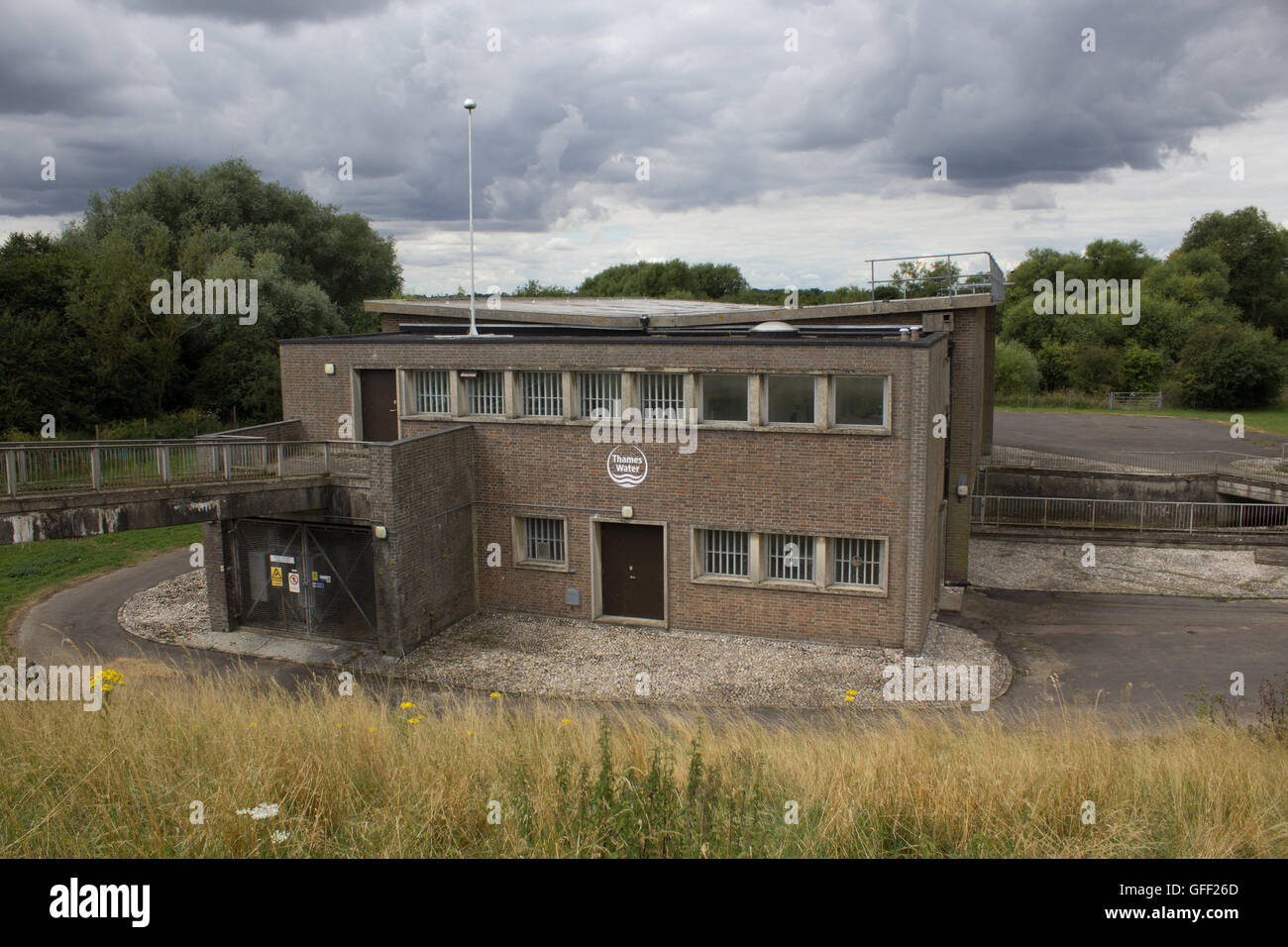 Thames Water Building at Farmoor Reservoir in Oxfordshire, UK Stock ...
