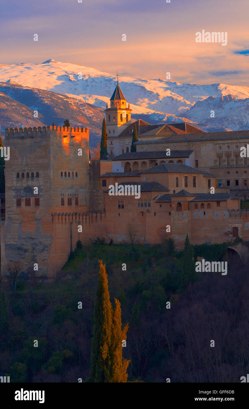 Alhambra, UNESCO World Heritage Site, Sierra Nevada and la Alhambra at ...