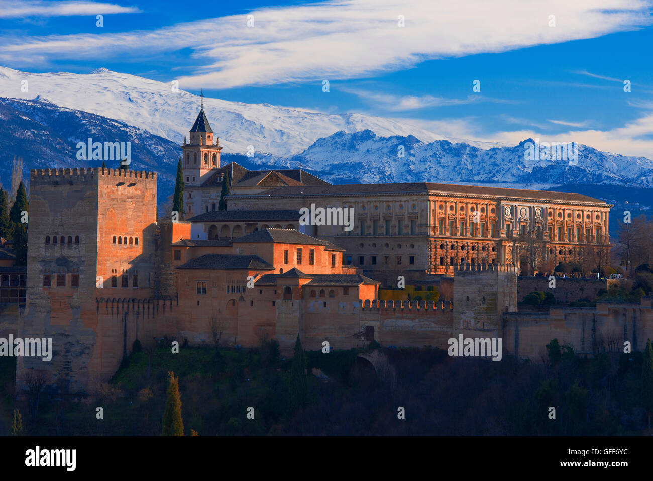 Alhambra, UNESCO World Heritage Site, Sierra Nevada and la Alhambra at ...