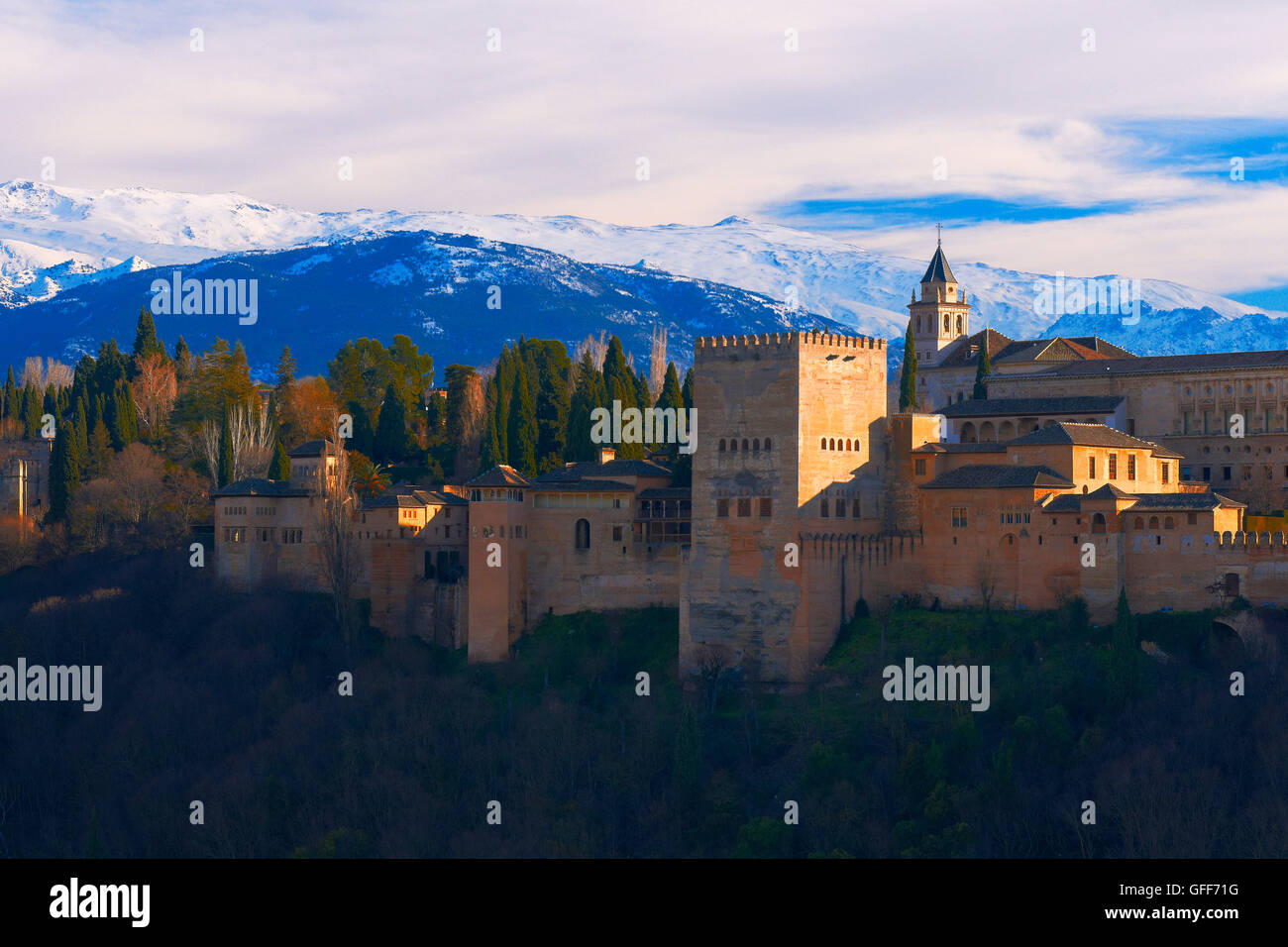 Alhambra, UNESCO World Heritage Site, Sierra Nevada and la Alhambra at ...