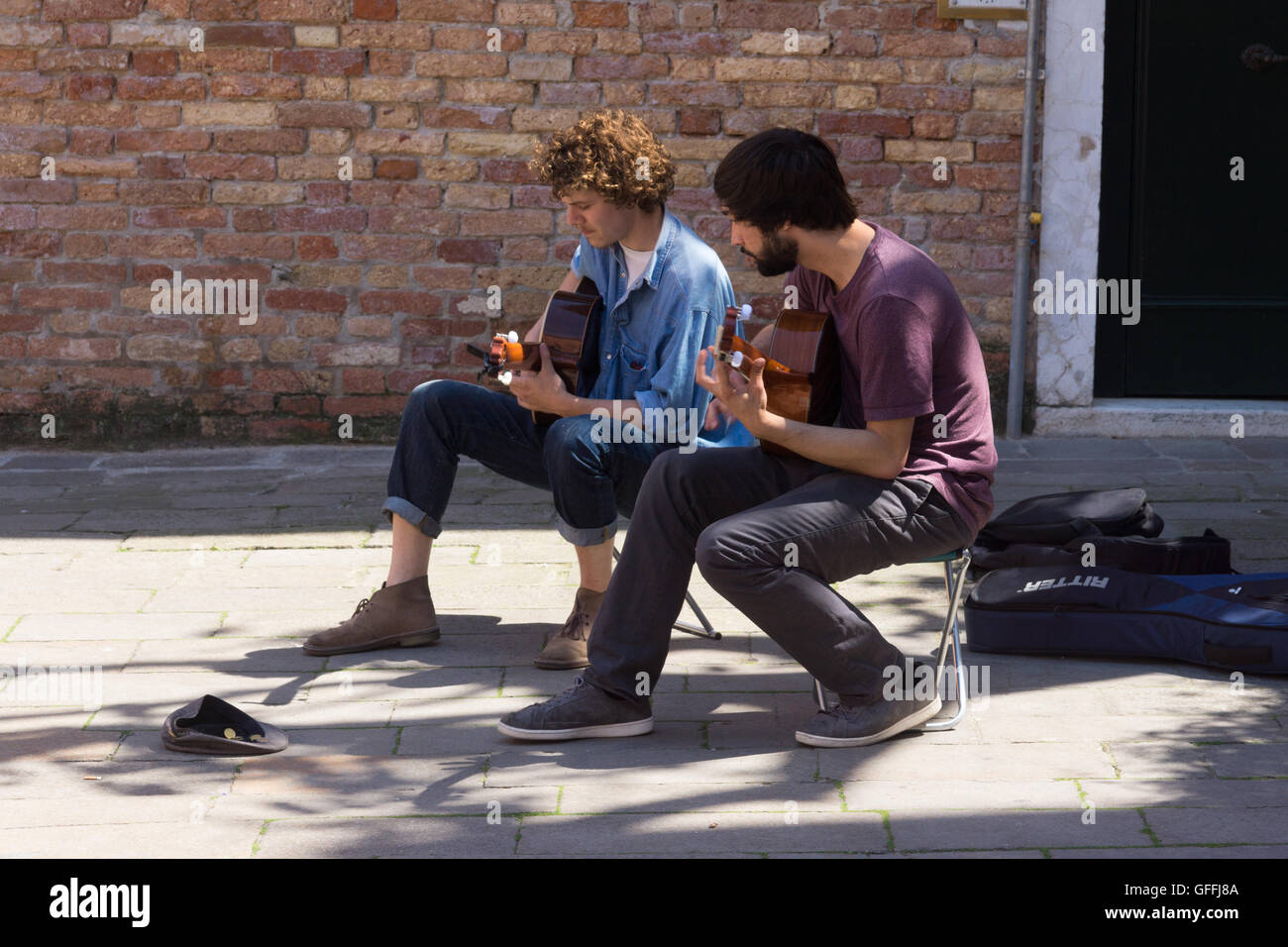 A couple of musicians busking on a Venetian street Stock Photo - Alamy