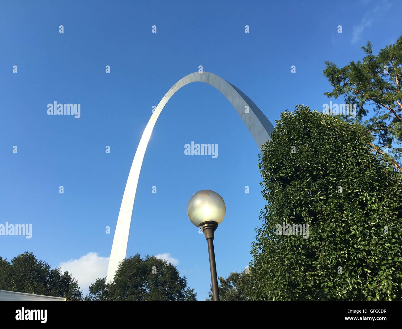 St louis arch sky clouds hi-res stock photography and images - Alamy