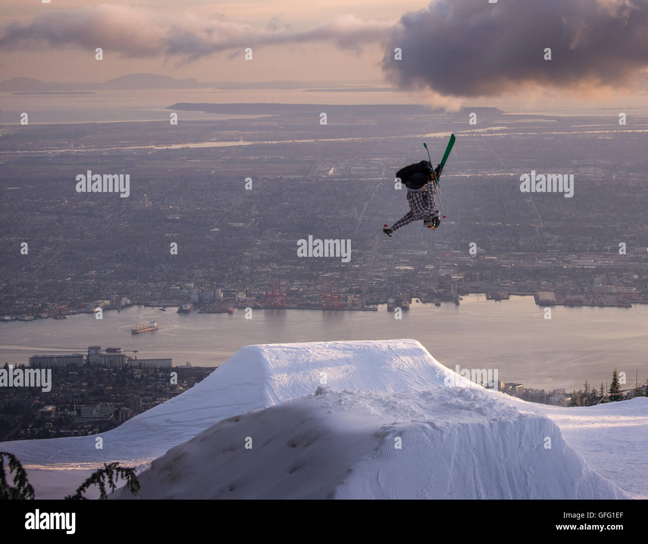 Mute grab hi-res stock photography and images - Alamy