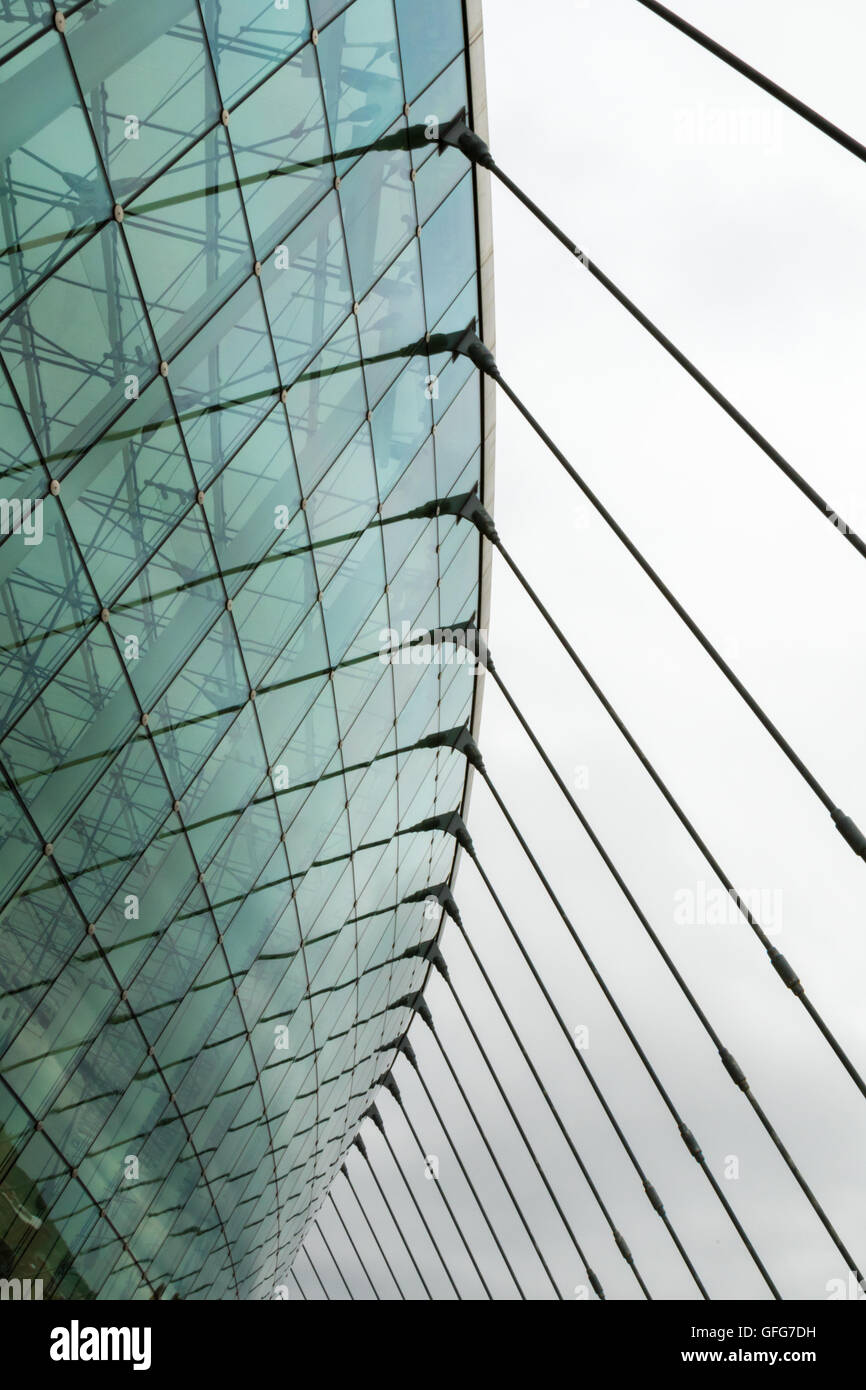 Vertical upward angle hi-res stock photography and images - Alamy