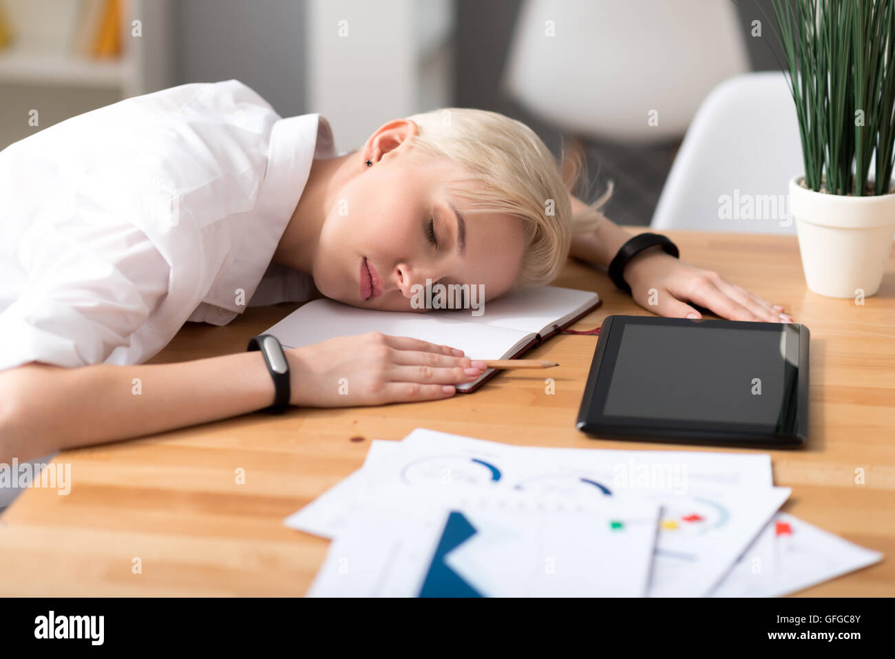 Woman sleeping on table while working Stock Photo - Alamy