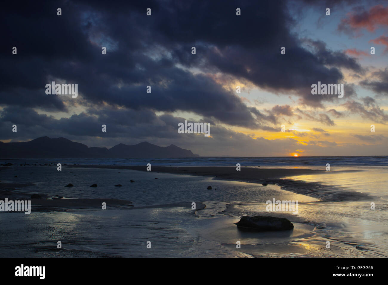 Dinas dinlle sunset hi-res stock photography and images - Alamy