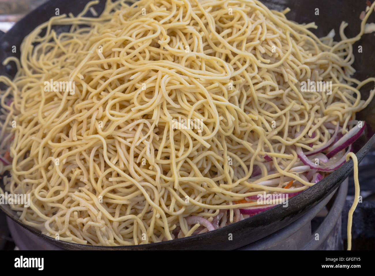 How to cook noodles hi-res stock photography and images - Alamy