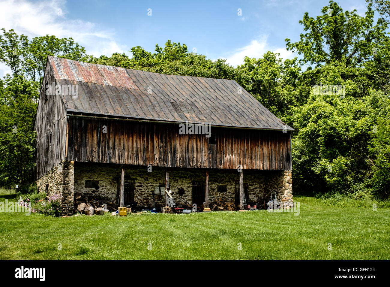 Bank barn hi-res stock photography and images - Alamy