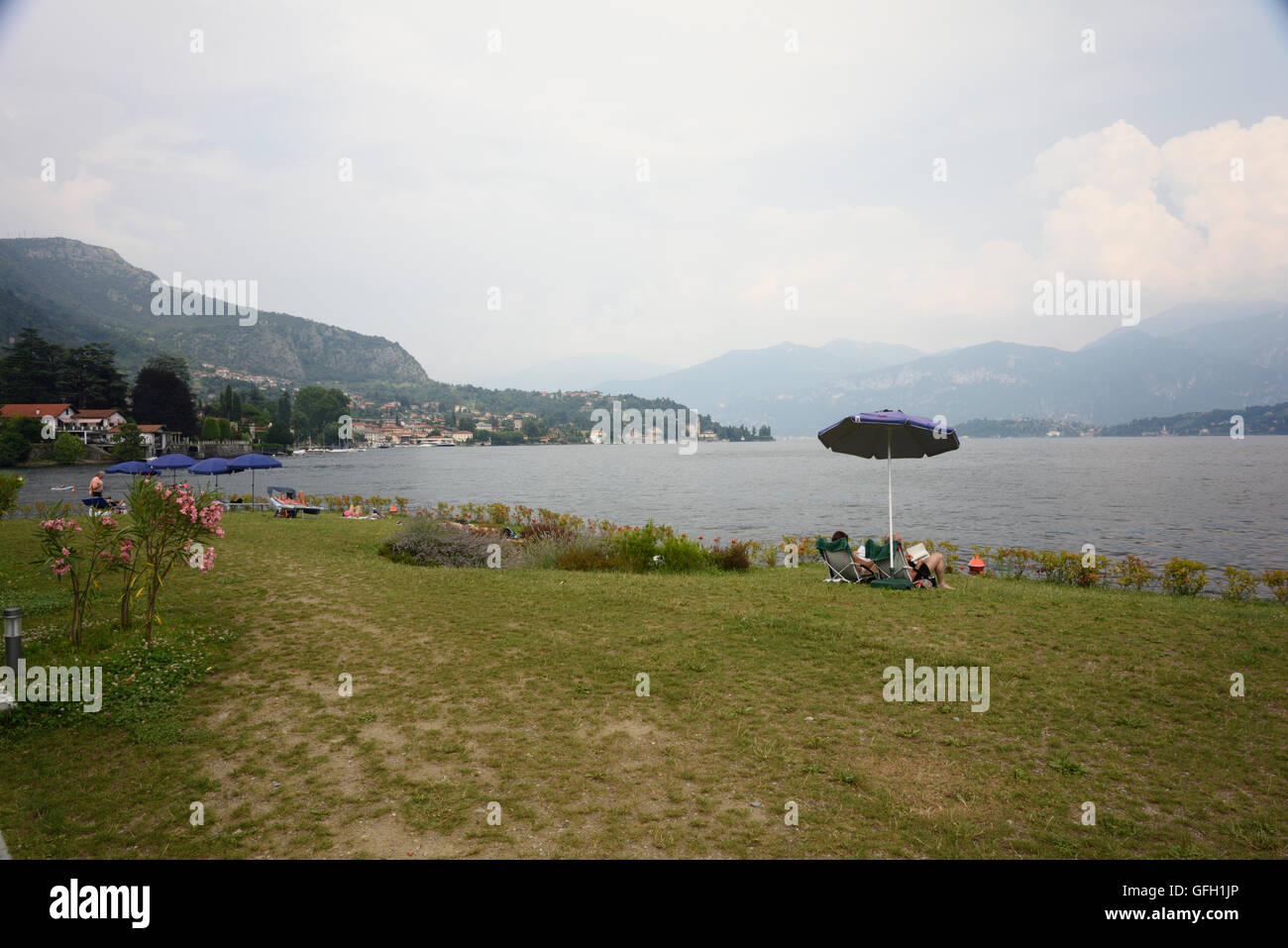 Lenno promenade on lake Como with mountains in the background Stock ...