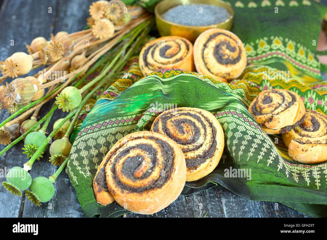 Sweet poppy seeds buns and poppy seed plant Stock Photo - Alamy