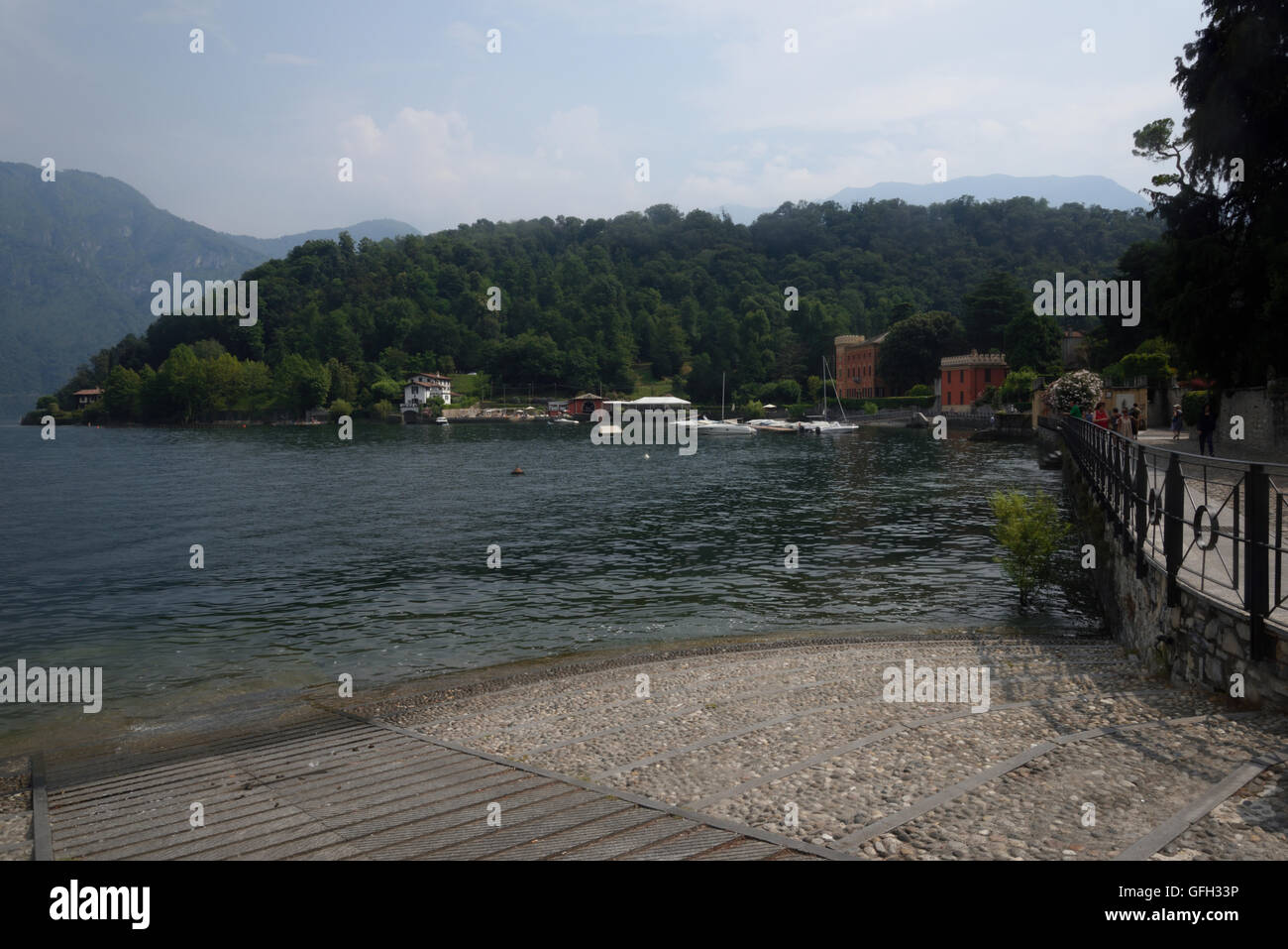Lenno promenade on lake Como with mountains in the background Stock ...