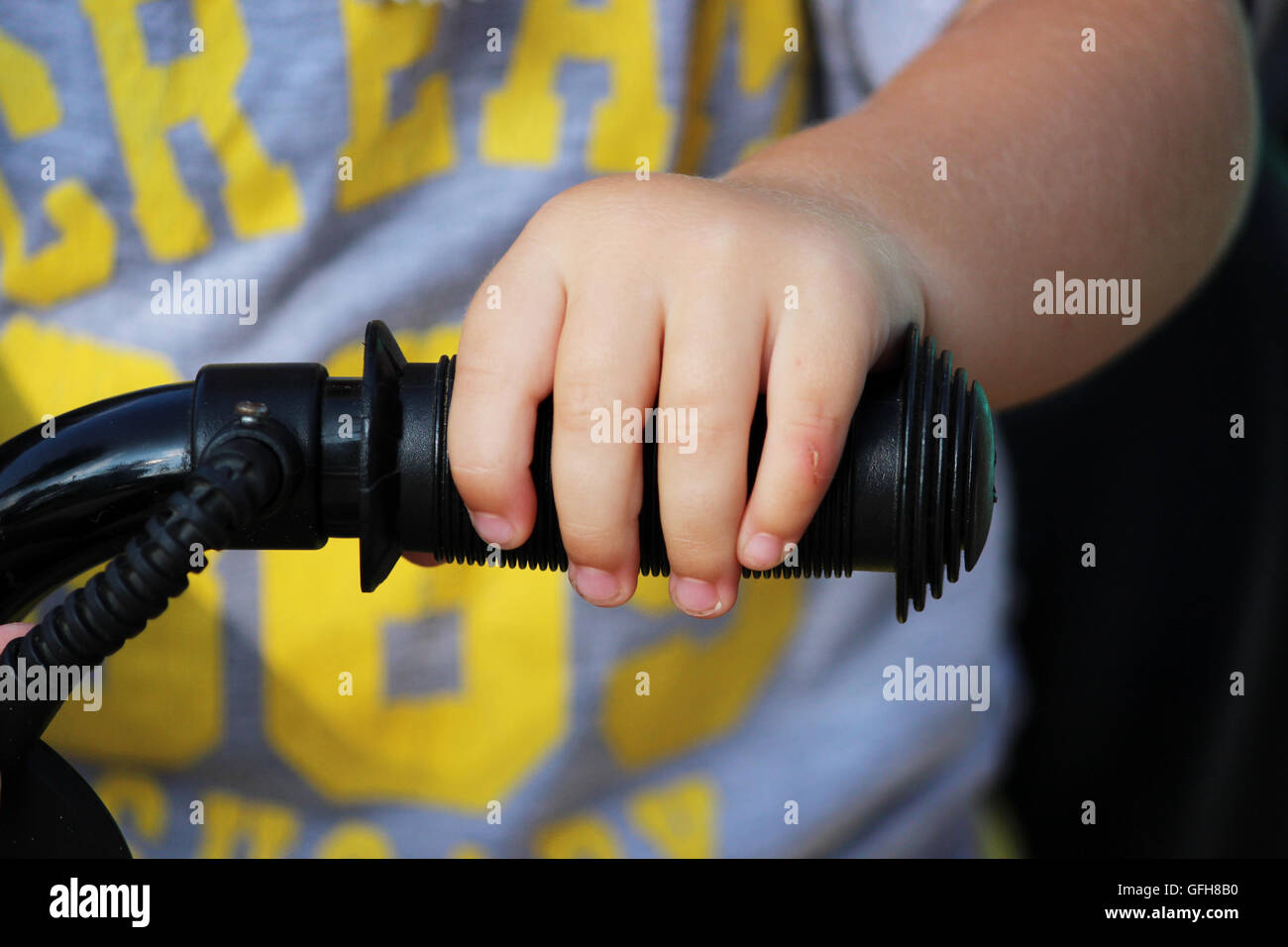 hand a little kid who rides a bicycle Stock Photo - Alamy