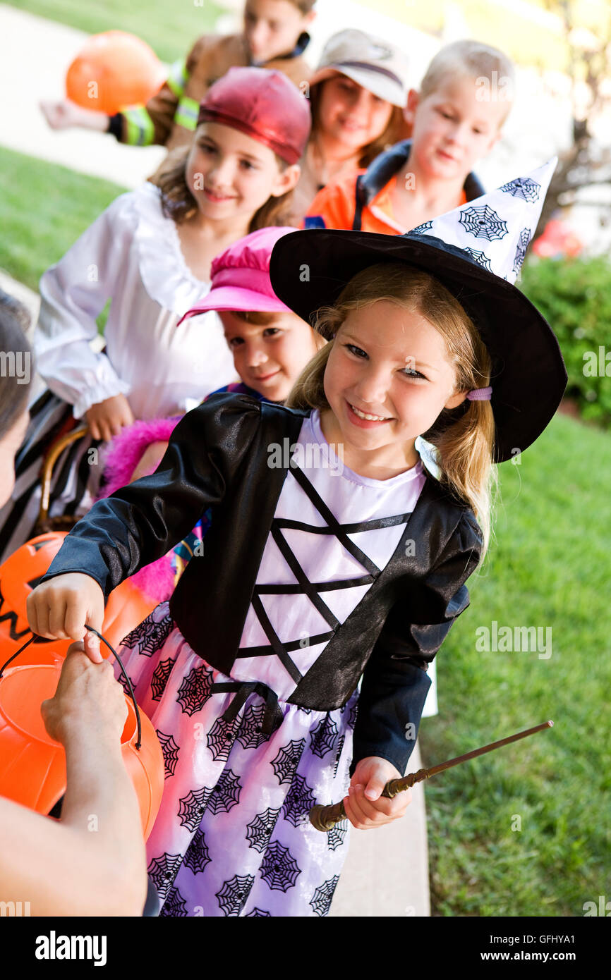 Children for halloween hi-res stock photography and images - Alamy