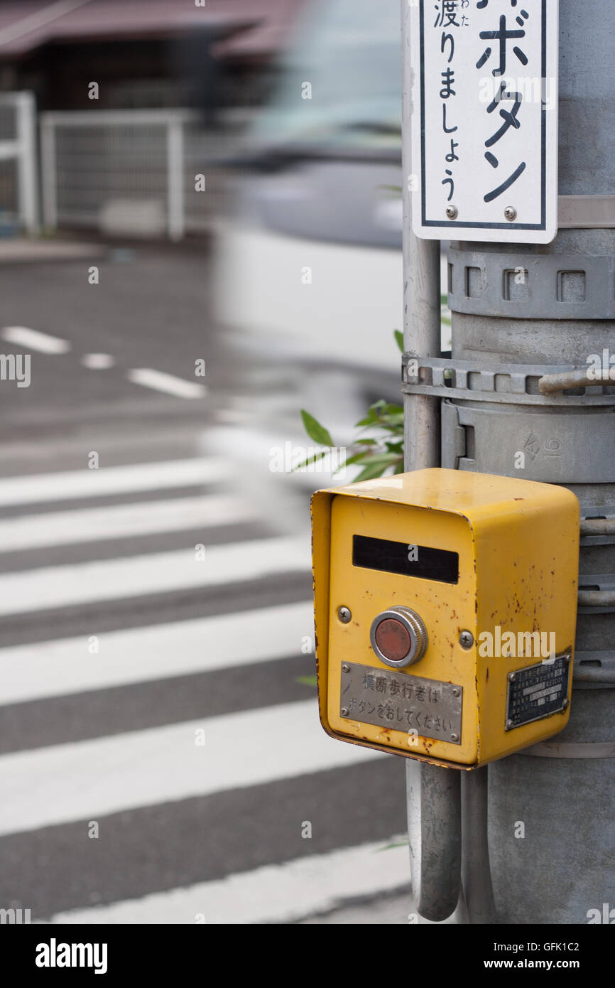 Japanese crosswalk signal hi-res stock photography and images - Alamy