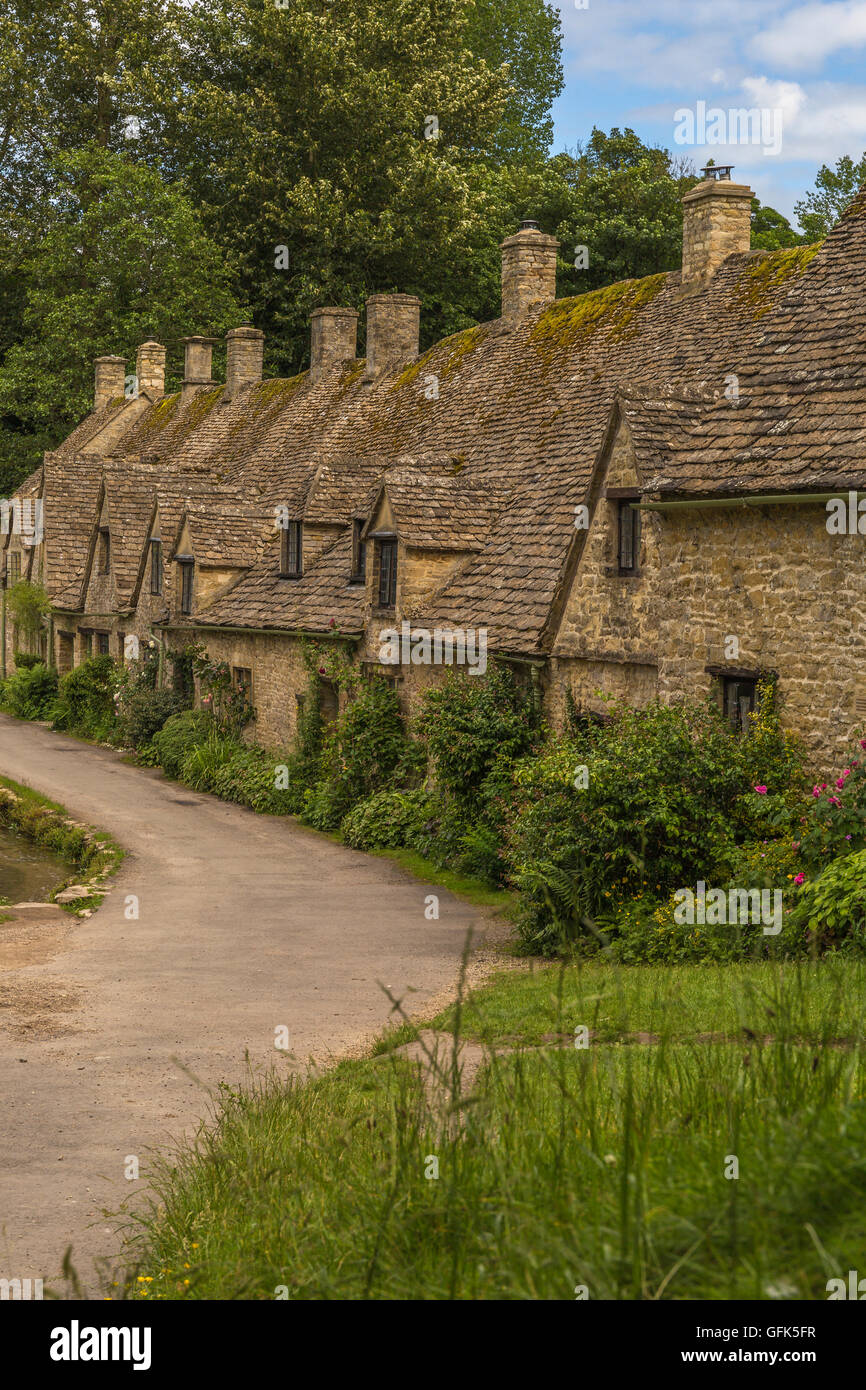 Arlington Row Bibury Stock Photo - Alamy