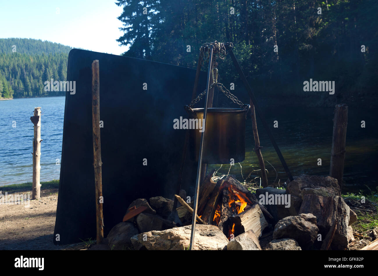 Lean to campfire hi-res stock photography and images - Alamy