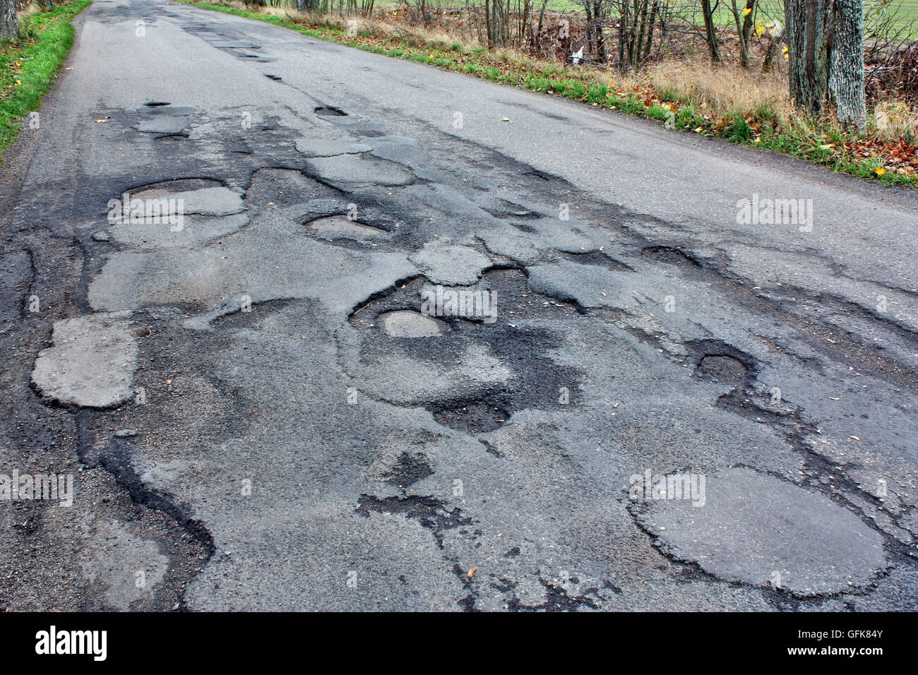 Uneven poor quality road surface hi-res stock photography and images ...