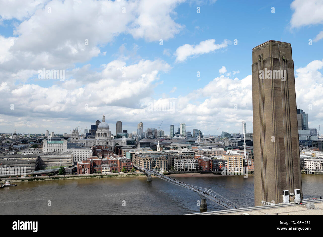 London tate modern view hi-res stock photography and images - Alamy