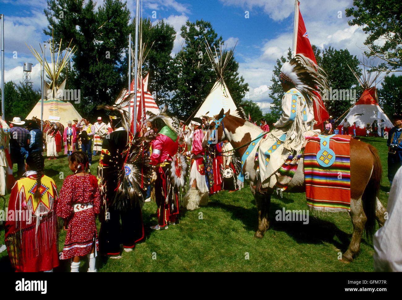 Canada first nations pow wow hi-res stock photography and images - Alamy