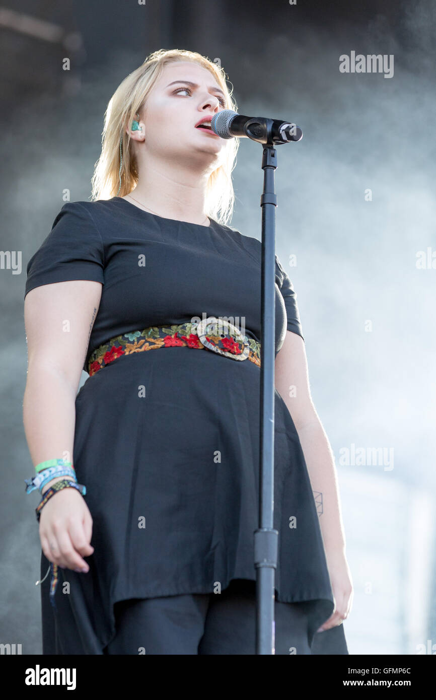 Lapsley singer hi-res stock photography and images - Alamy