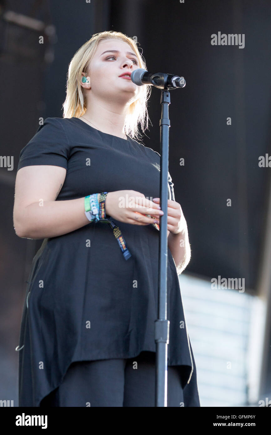 Chicago, Illinois, USA. 31st July, 2016. Singer LAPSLEY (HOLLY LAPSLEY ...