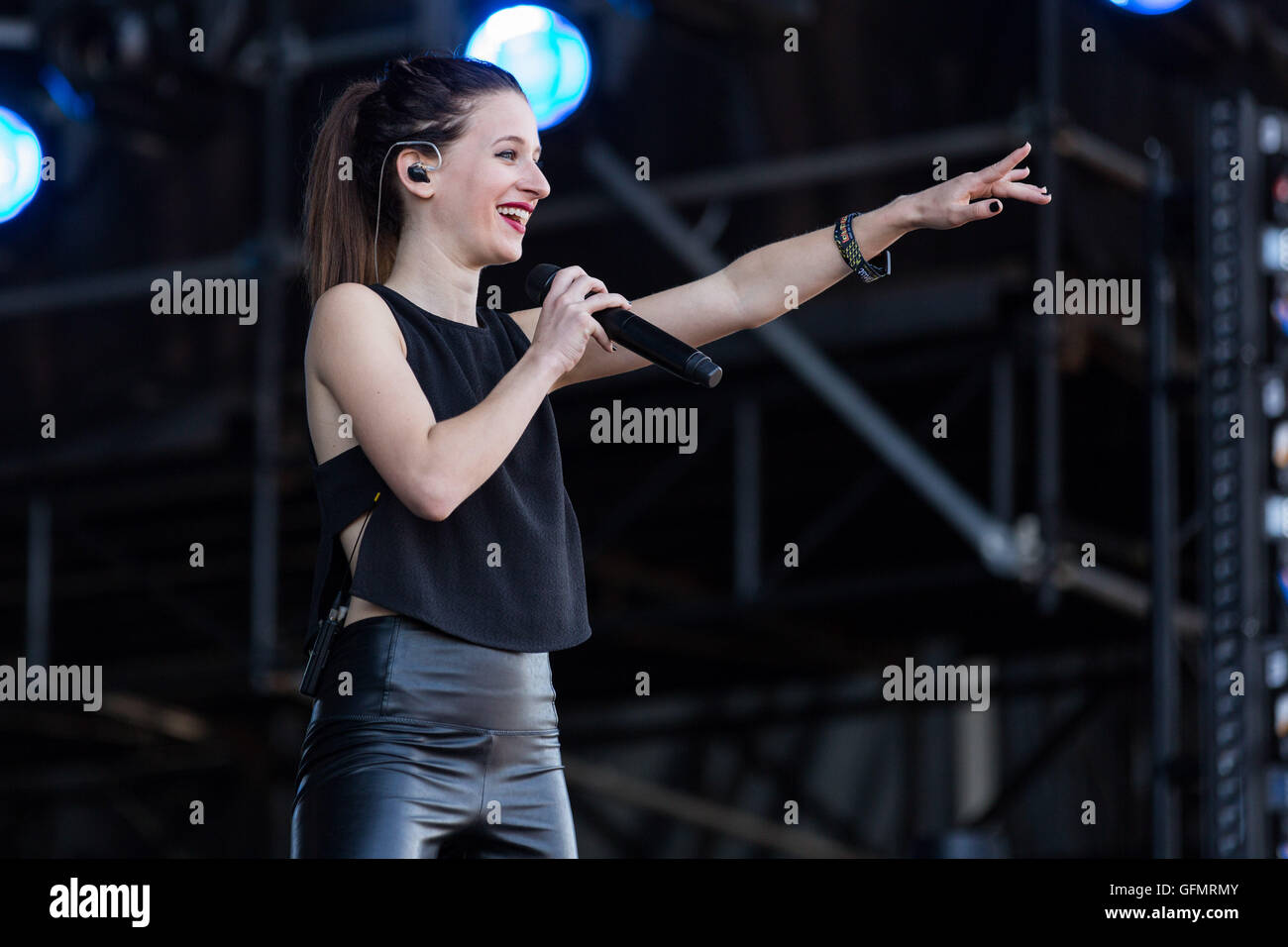 Samantha gongol hi-res stock photography and images - Alamy